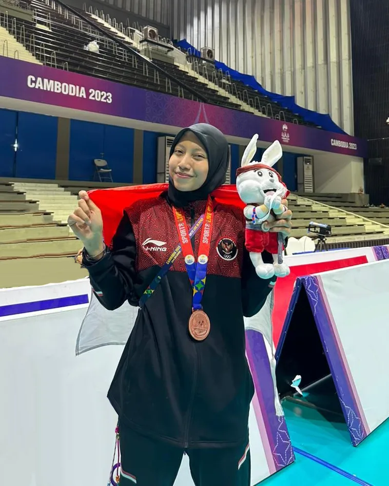 MAHASISWA UDINUS SUMBANG MEDALI UNTUK INDONESIA DI CABOR BOLA VOLI