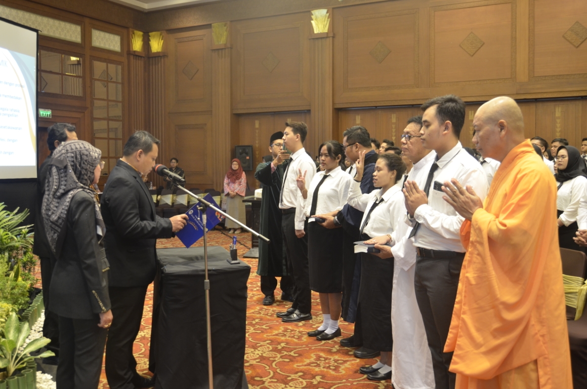 207 Wisudawan Prodi D-3 RMIK Udinus Lakukan Sumpah Profesi 207 Wisudawan Prodi D-3 RMIK Udinus Lakukan Sumpah Profesi