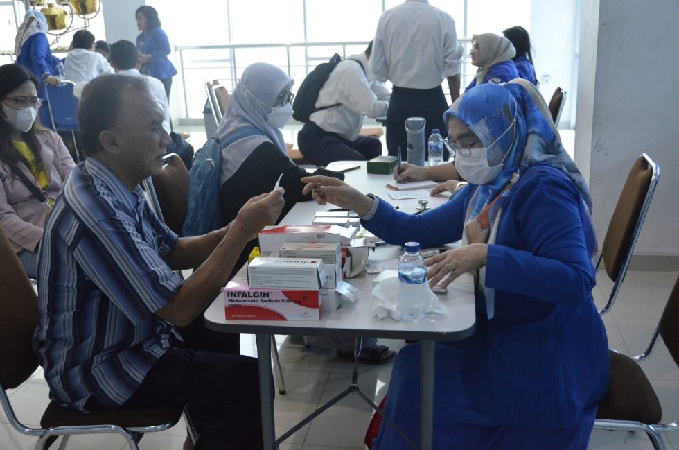 Masyarakat Pendrikan Kidul Manfaatkan Posbindu di Udinus