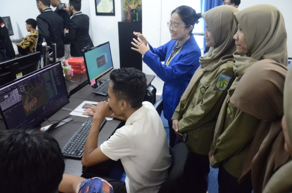 Kunjungi Animasi Udinus, Puluhan Siswa SMK Dibuat Takjub...