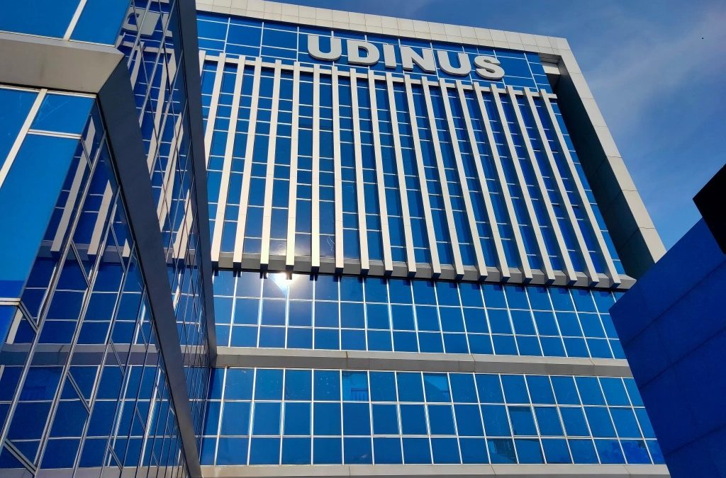 Gedung Udinus Kampus Terbaik Inovasi - Udinus - Universitas Dian Nuswantoro