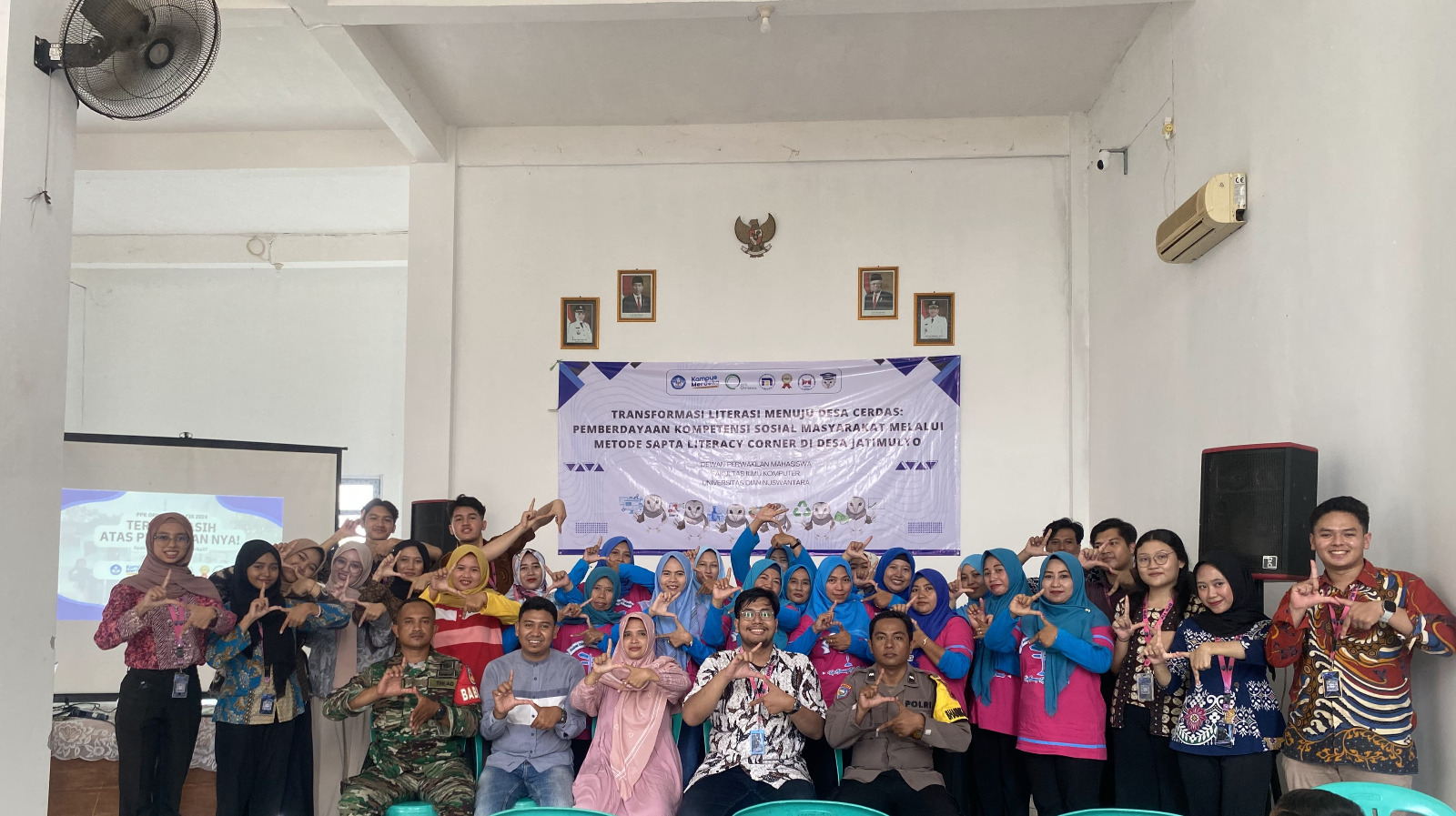 Jadi Desa Cerdas, Tim PPKO DPM FIK Inisiasi 7 Pojok Literasi