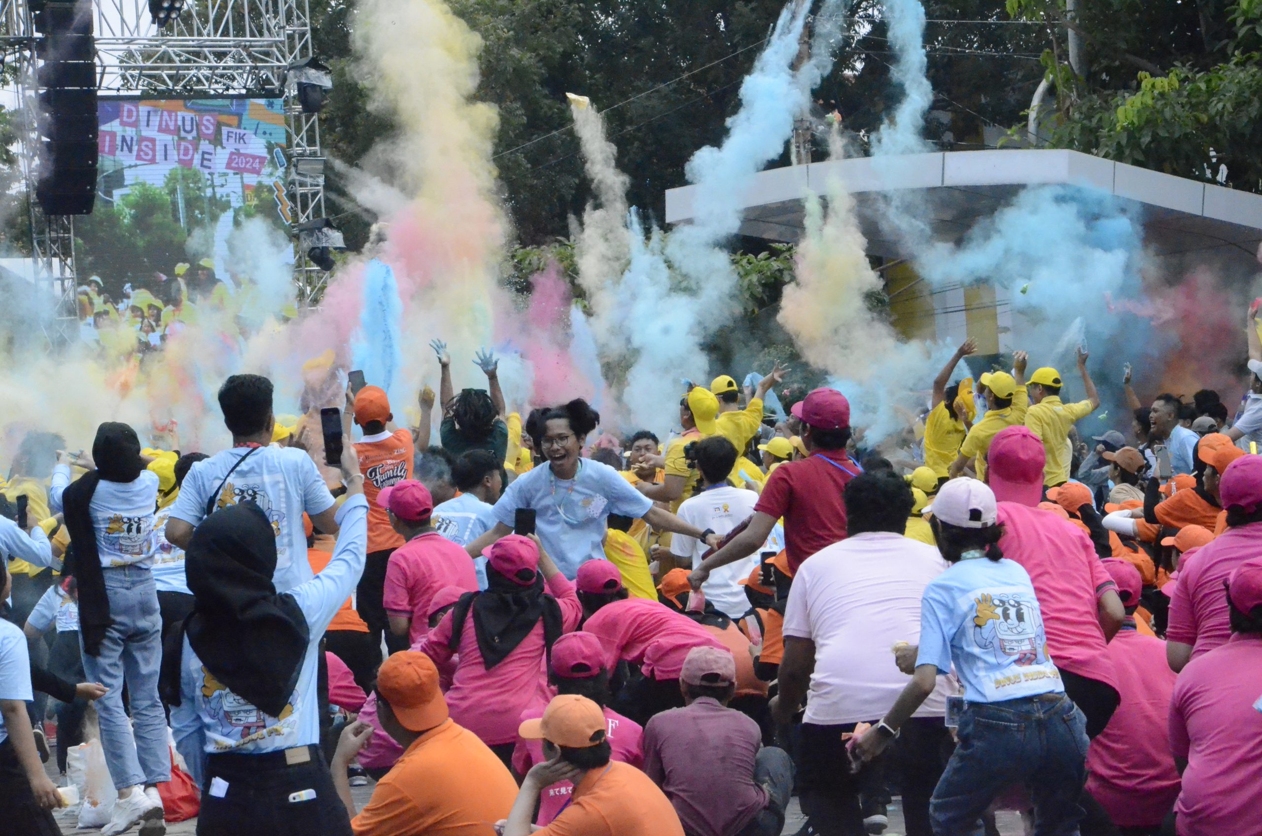 Meriah! Color Battle Sambut Mahasiswa Baru FIK Udinus
