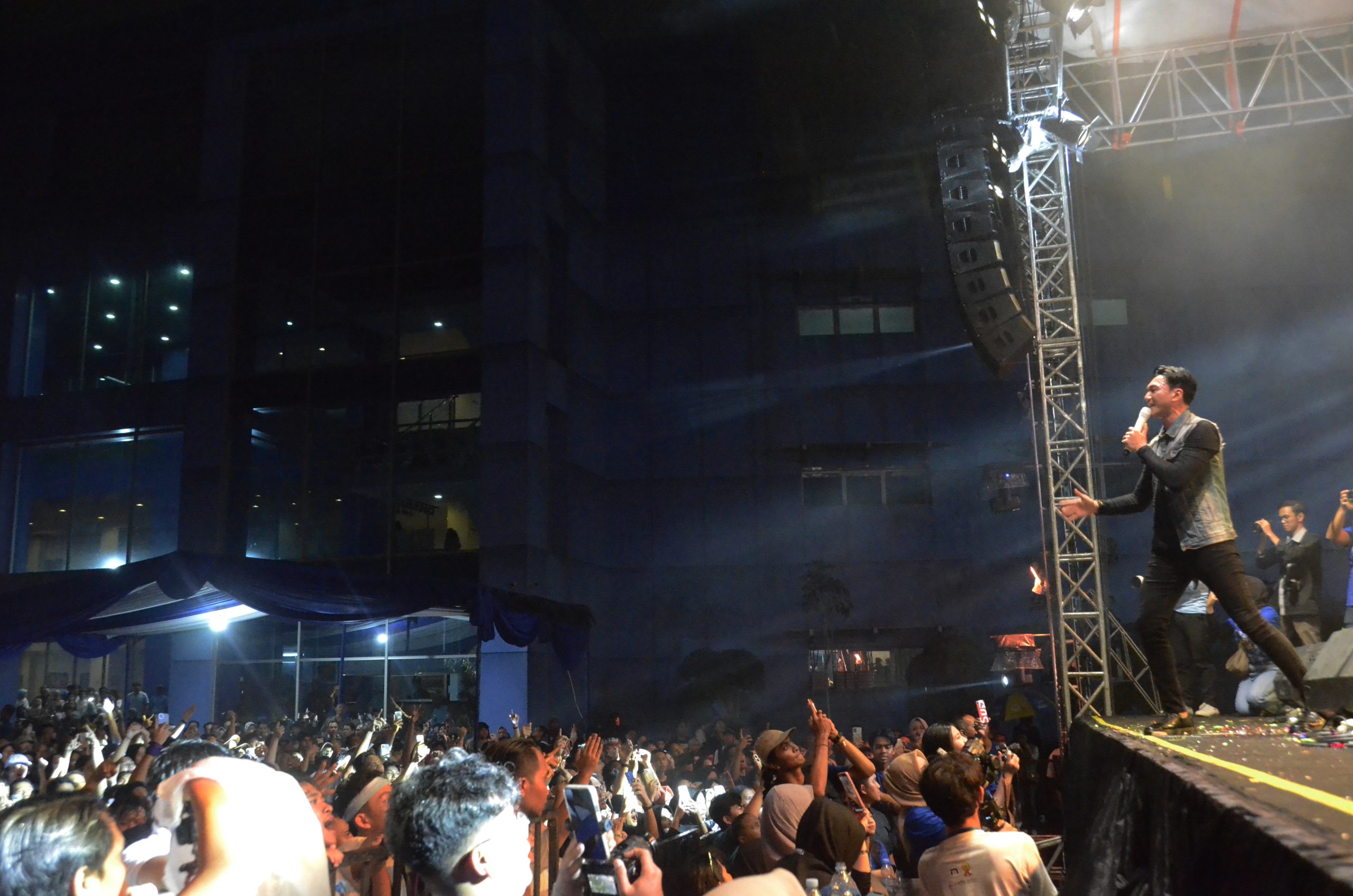 Spektakuler! Anji Buat Dinus Night Festival 2024 Tak Terlupakan!