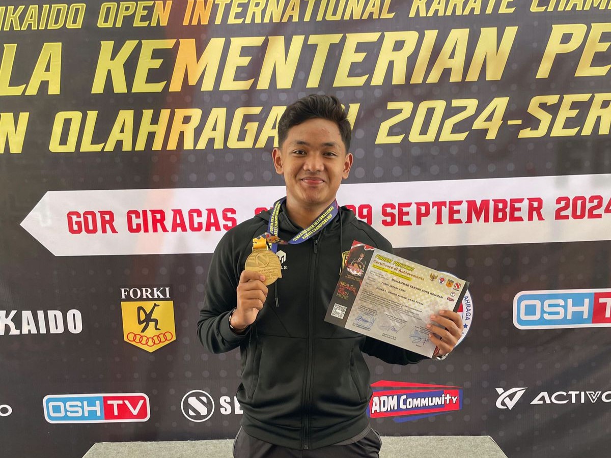 Atlet Karate Udinus Sabet Medali Emas pada Debutnya...