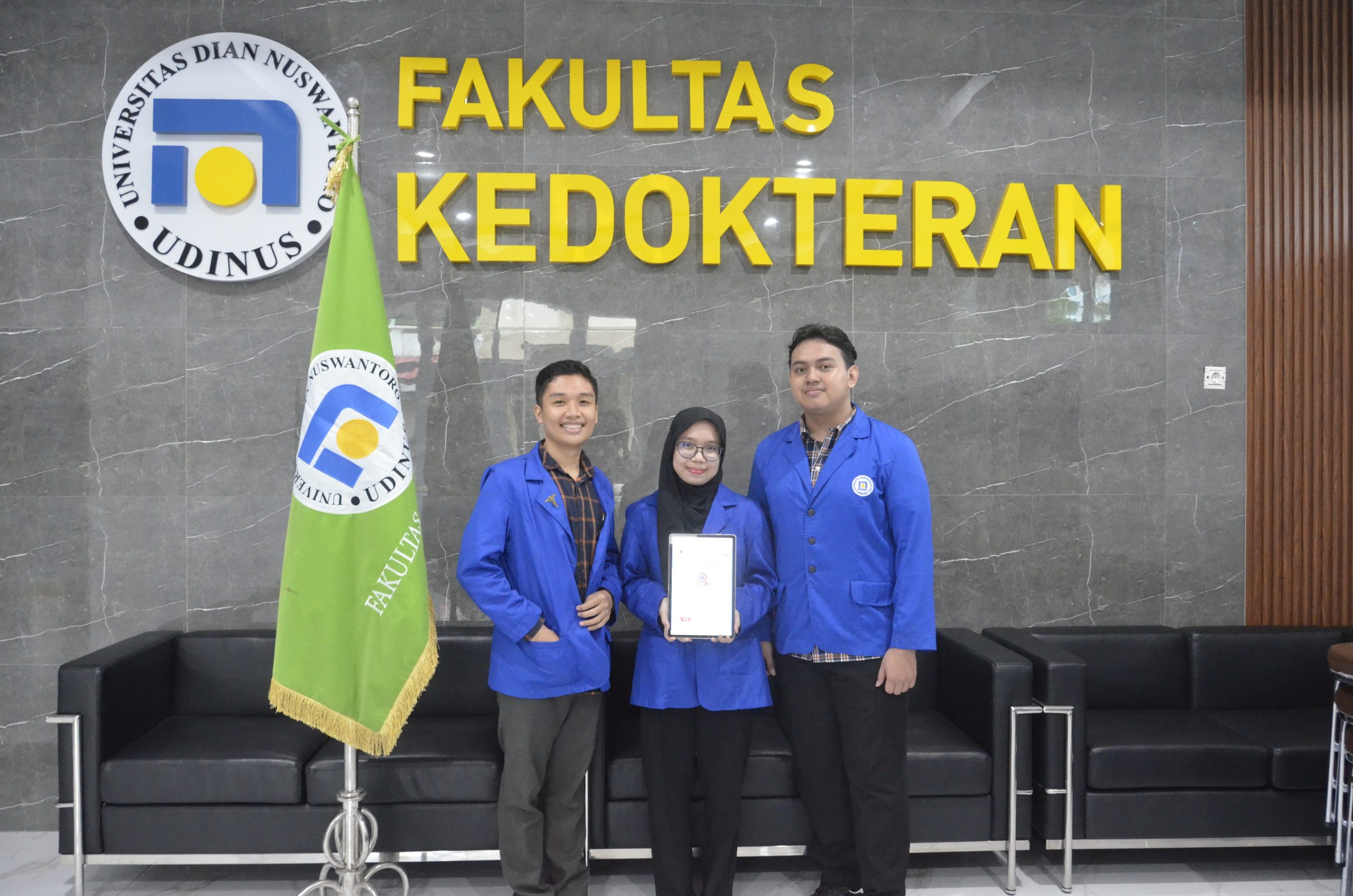 Presentasikan Tentang Nanoteknologi dan Mikrofluid, Tiga Mahasiswa FK ...