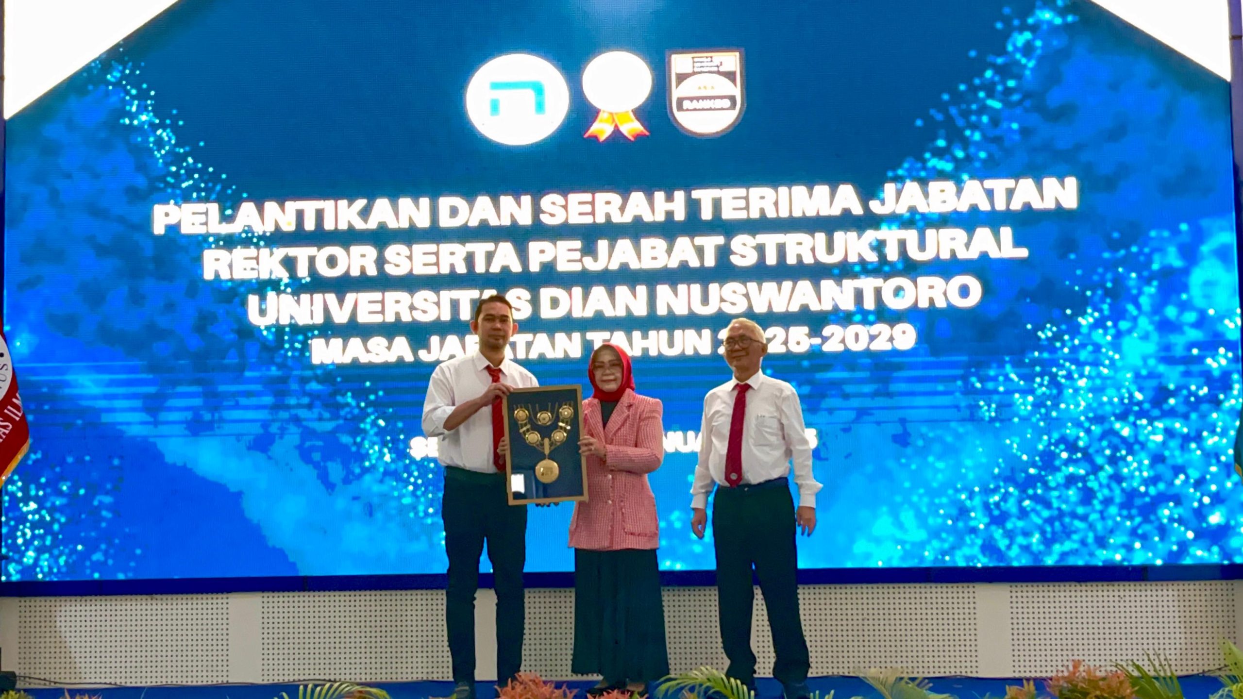Penyerahan Kalung Rektor Udinus untuk Masa Jabatan 2025-2029 - Udinus ...