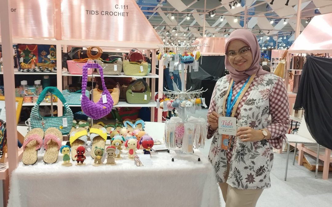 Dita Alumni Udinus bersama Pameran Bisnis Rajutnya - Udinus ...