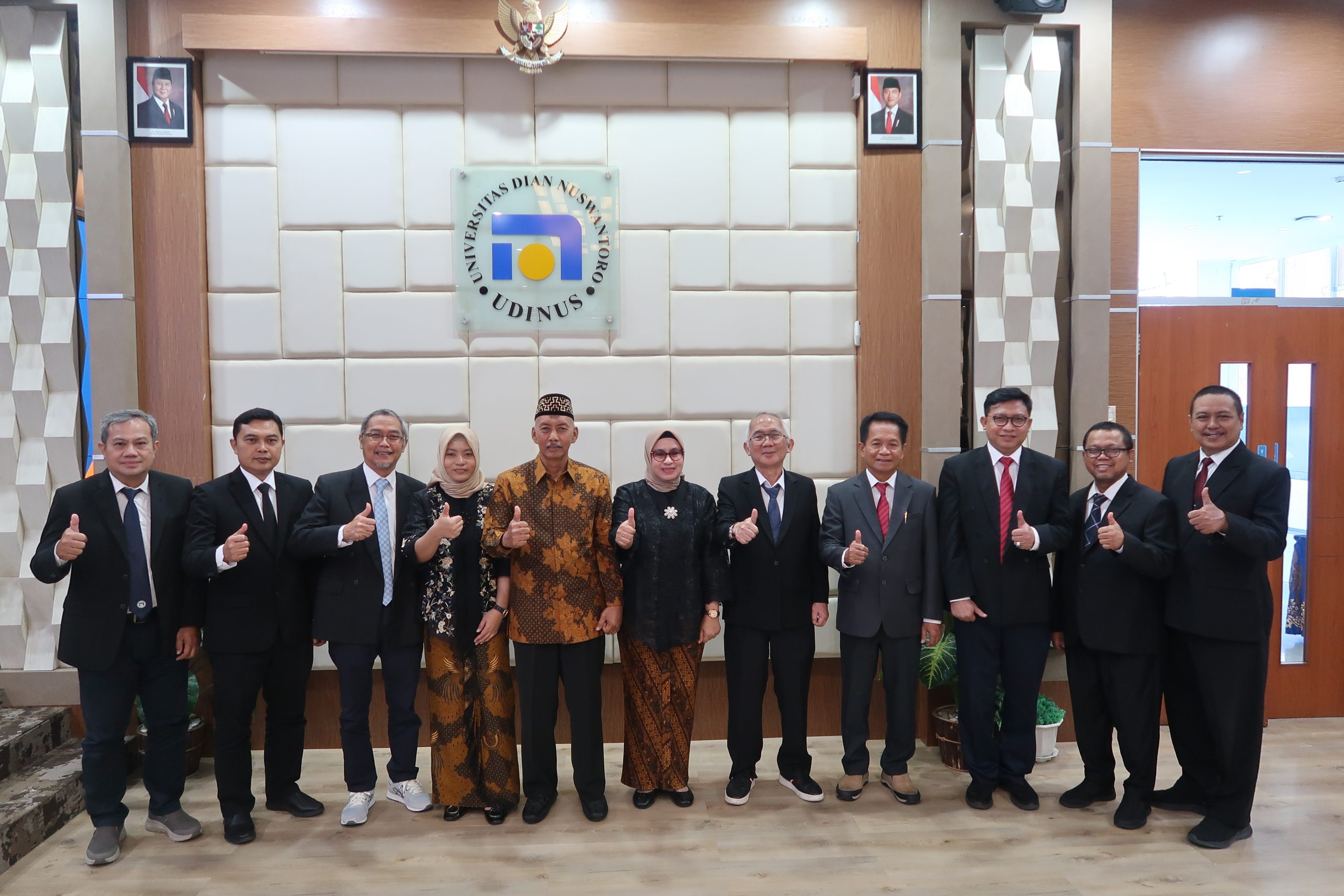 Foto Bersama Usai Melakukan Sidang Terbuka PDIK Udinus - Udinus ...