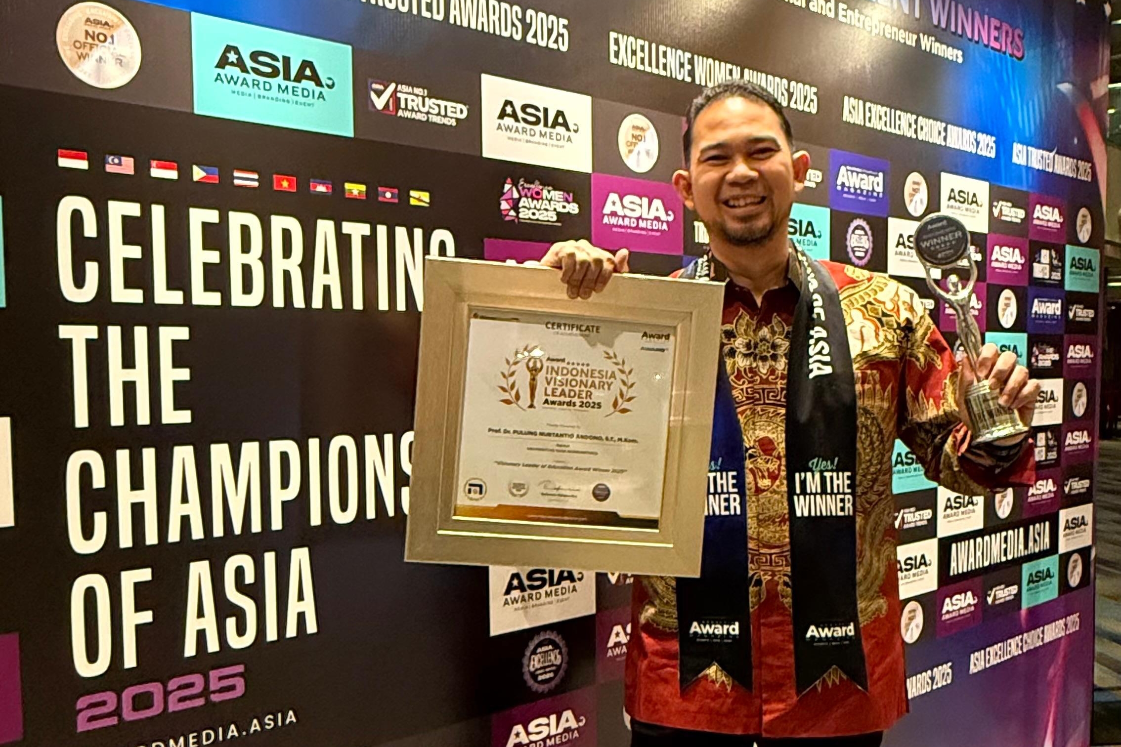 Rektor Udinus Dapatkan Pengakuan Internasional - Udinus - Universitas ...